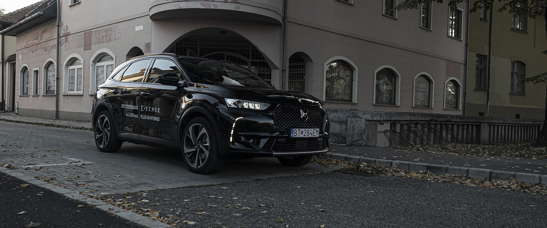 Test DS7 Crossback E-tense 4×4 Black Edition: Drahokam stredobodom ...